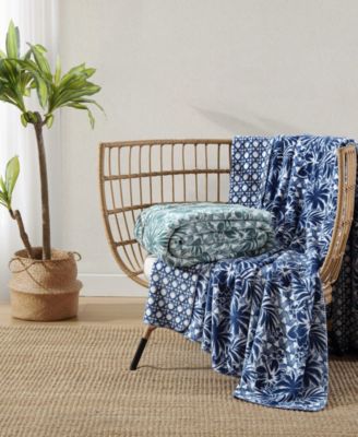 Click here for Tommy Bahama Home Lanikai Fronds Flannel Blanket prices