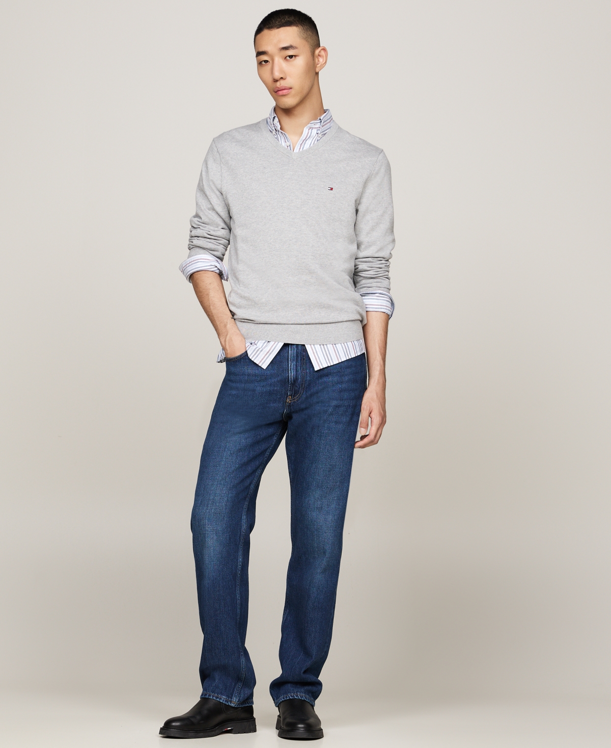 Click here for Tommy Hilfiger Mens Essential Solid V-Neck Sweater... prices
