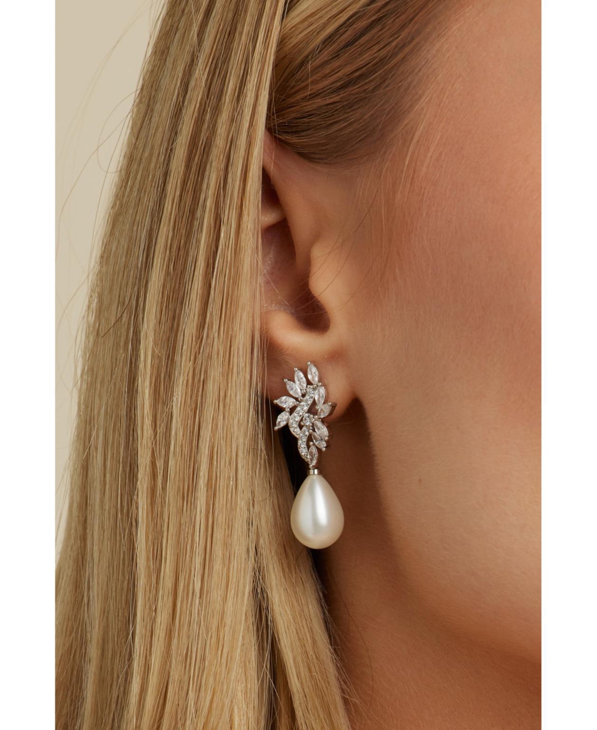 Click here for Regency Crystal Drop Earrings - Silver prices