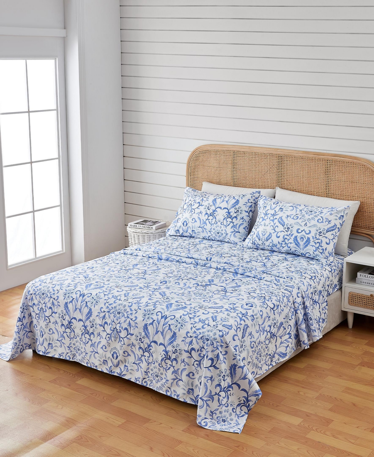 Click here for Linery & Co. Ultra-Soft Brushed Winter-Themed Micr... prices