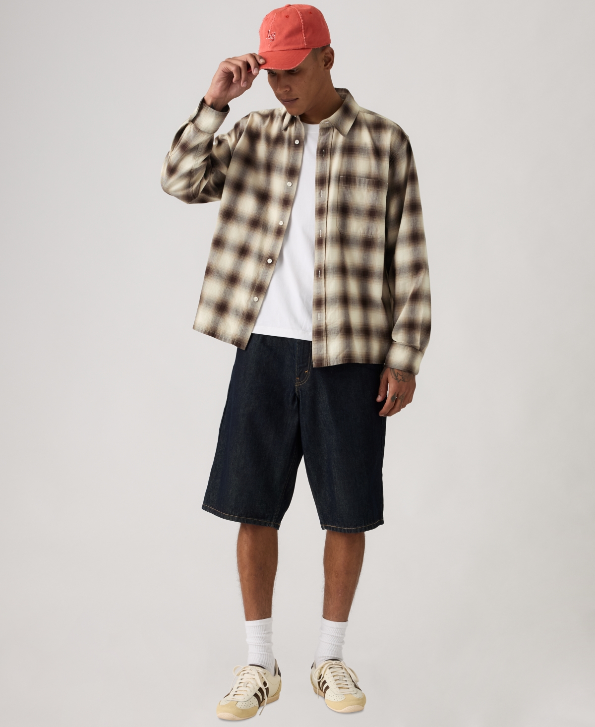 Click here for Levis Mens 470 Low-Rise Baggy Shorts - Rinse Ruler prices