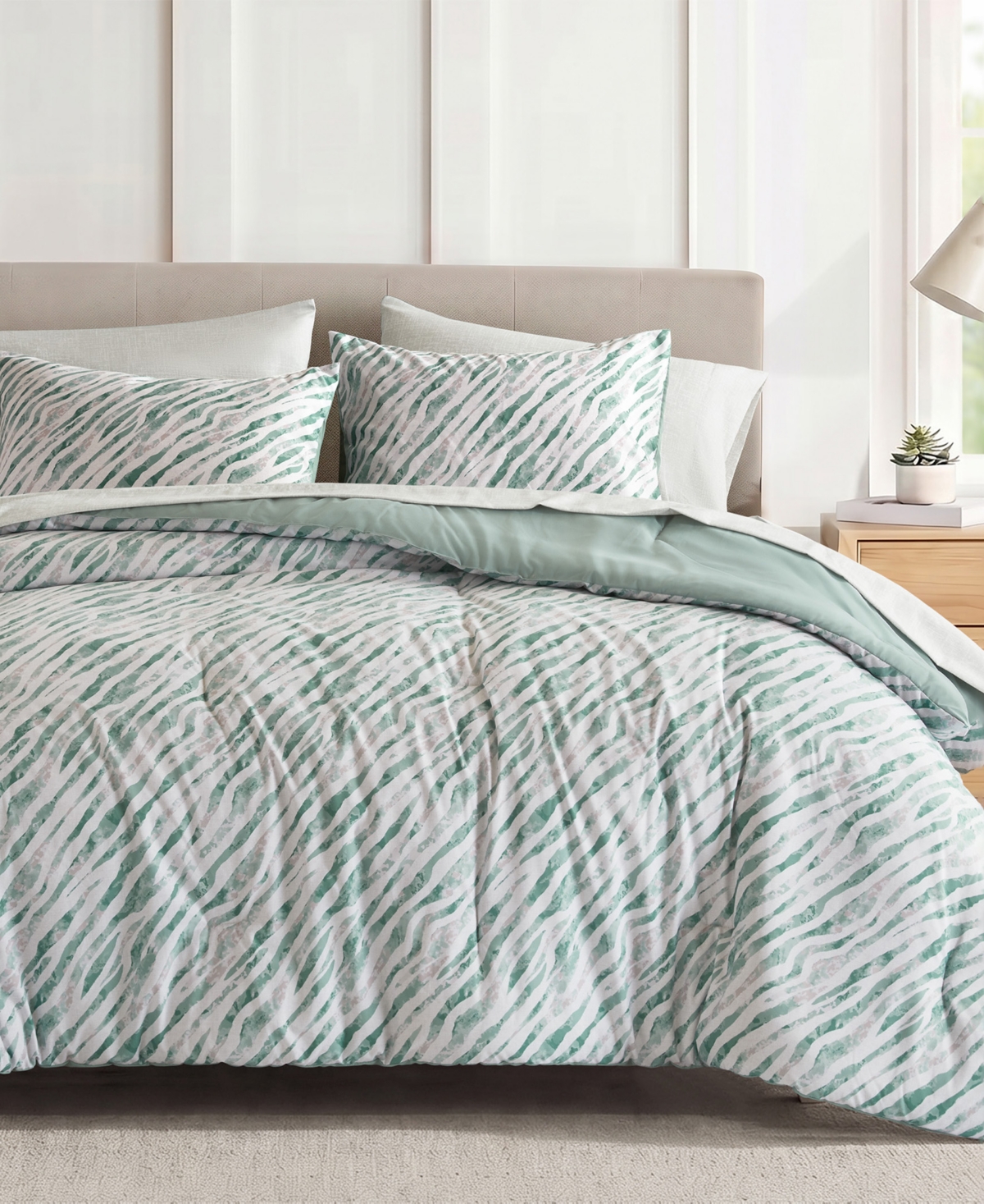 Click here for Madison Park Essentials Nixon Contemporary Abstrac... prices