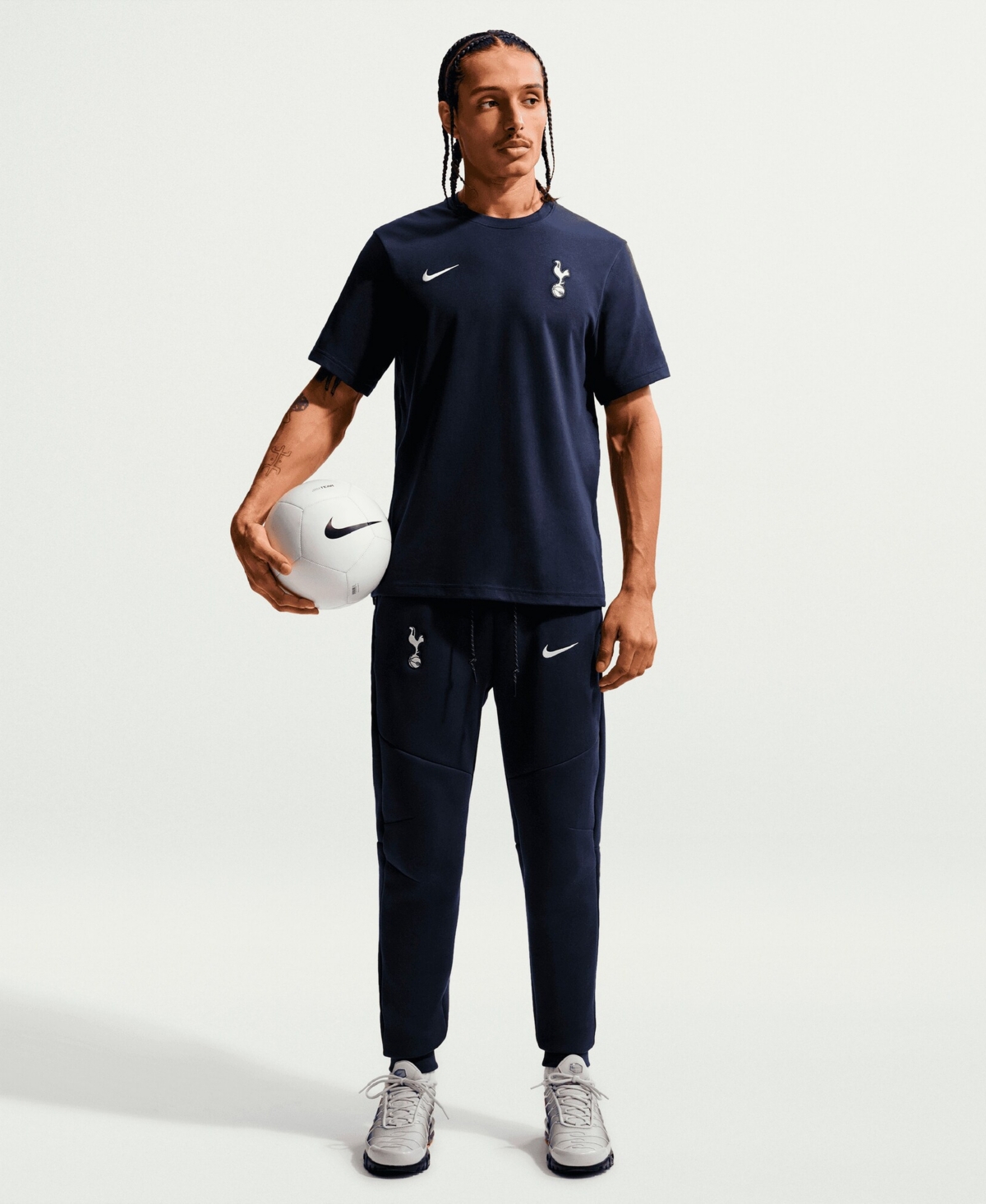Click here for Nike Mens Navy Tottenham Hotspur Tech Fleece Jogge... prices