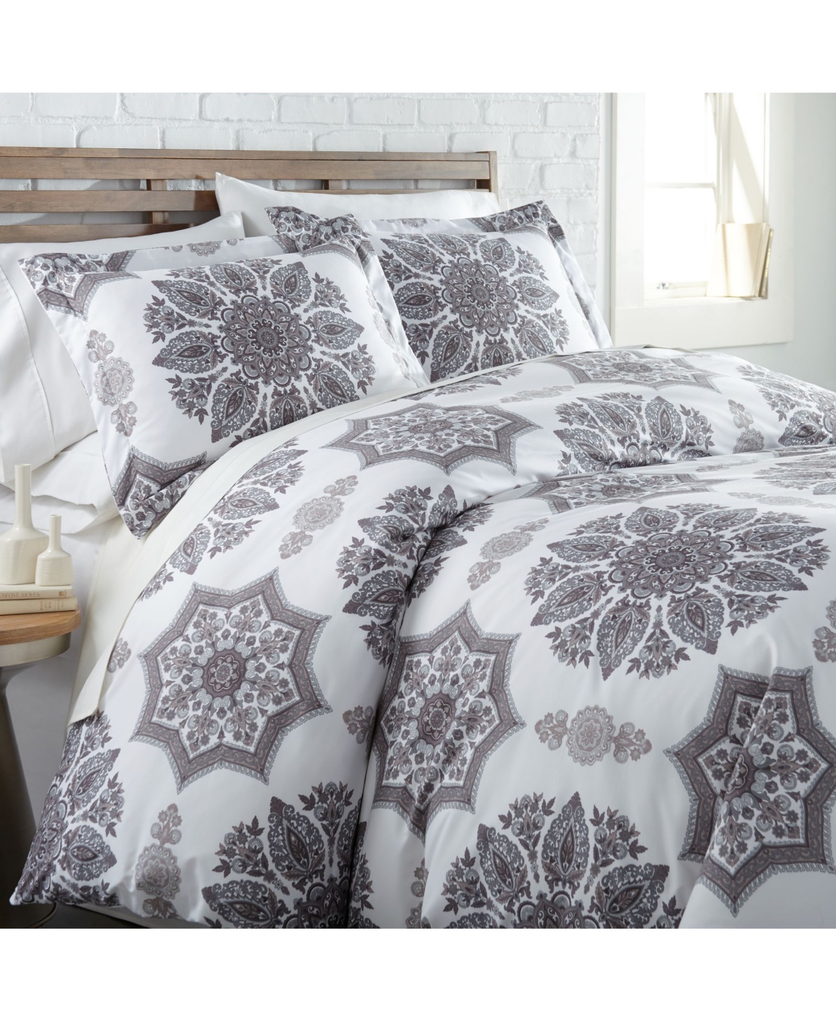 Click here for Southshore Fine Linens Infinity Reversible Duvet C... prices