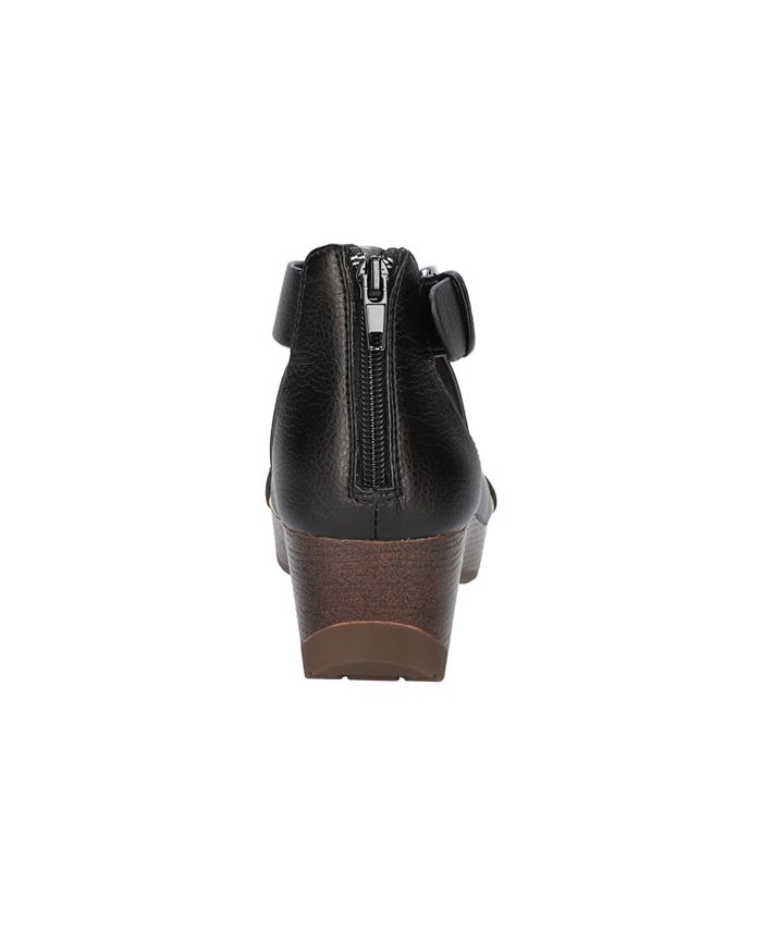 Easy Street Women's Easy Works Roza Slip Resistant Round Toe Sandals ...