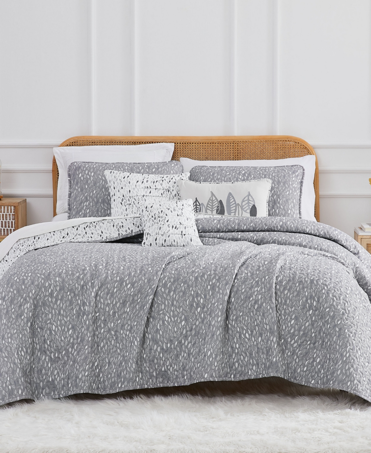 Click here for Southshore Fine Linens Botanical Leaves 6-Pc. Quil... prices
