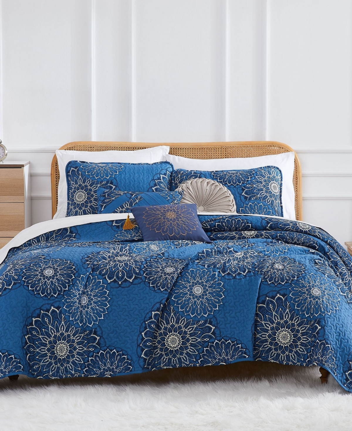 Click here for Southshore Fine Linens Midnight Floral 5-Pc. Quilt... prices