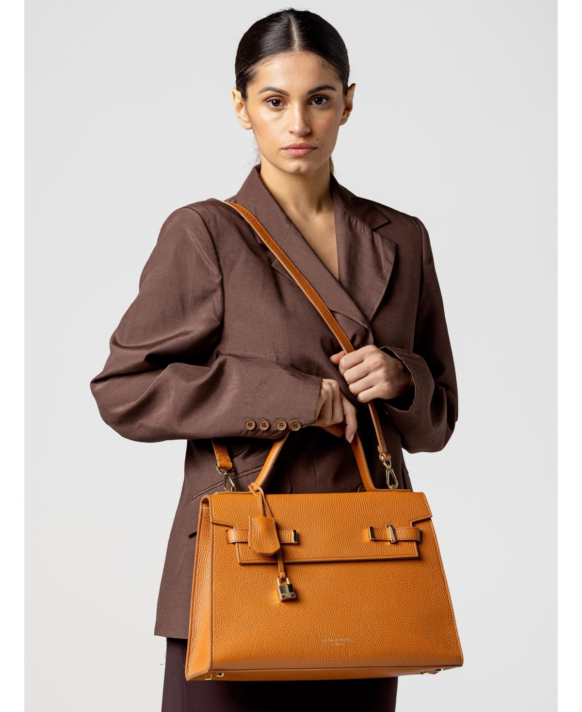 Click here for Ava 14" - Camel brown prices