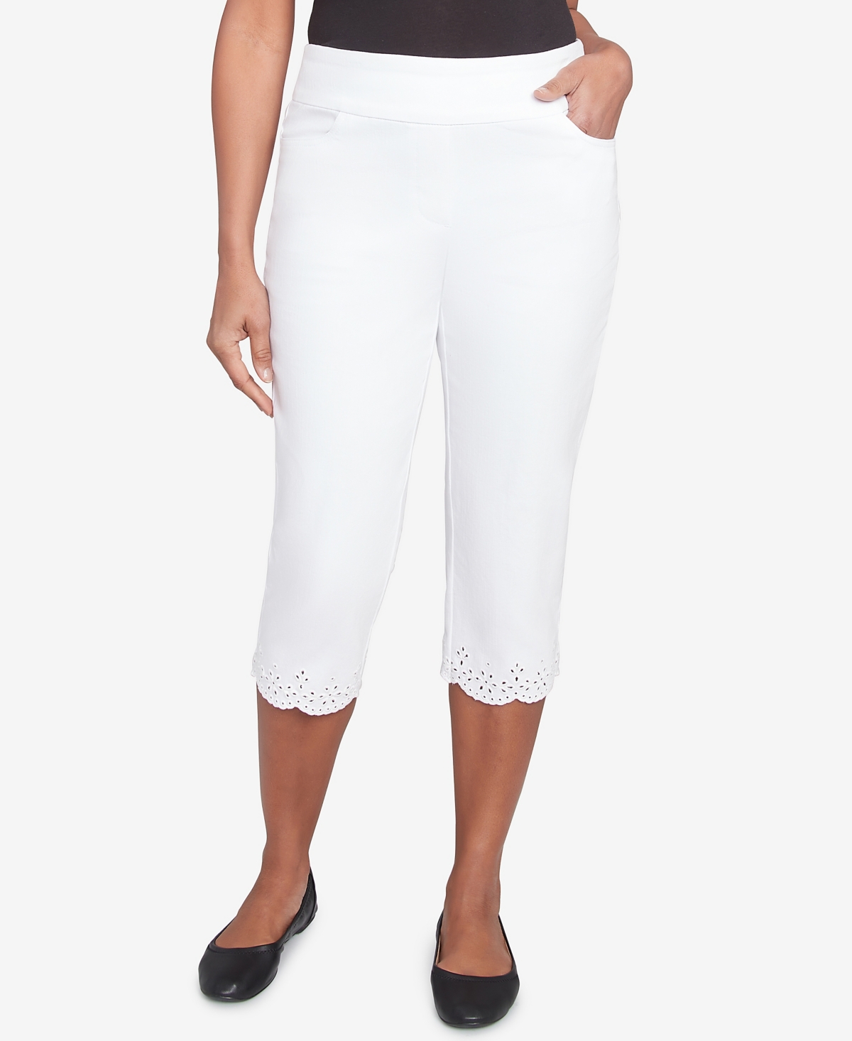 Alfred Dunner Womens Crystal Springs Eyelet Cuff Capri Pants - White