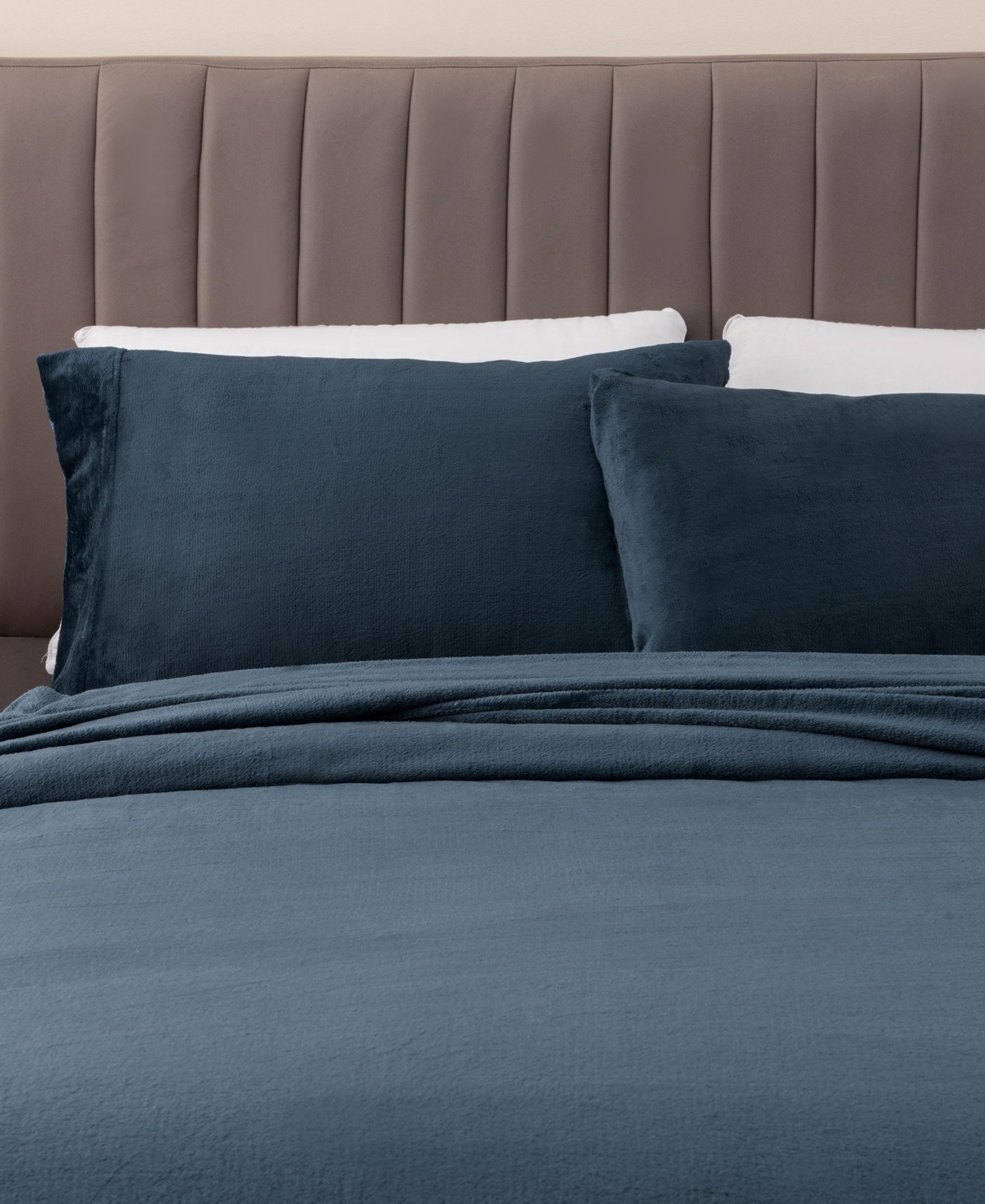 Click here for Linery & Co. Ultra-Soft Velvet Plush Solid Sheet S... prices
