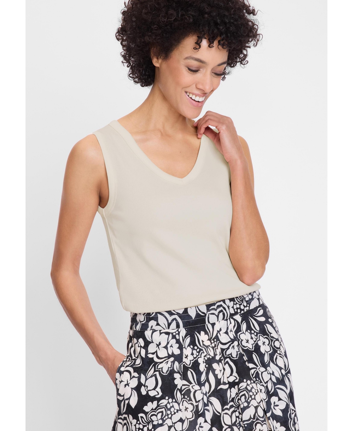 Click here for Olsen Womens Rounded V-Neck Sleeveless Shell - Can... prices