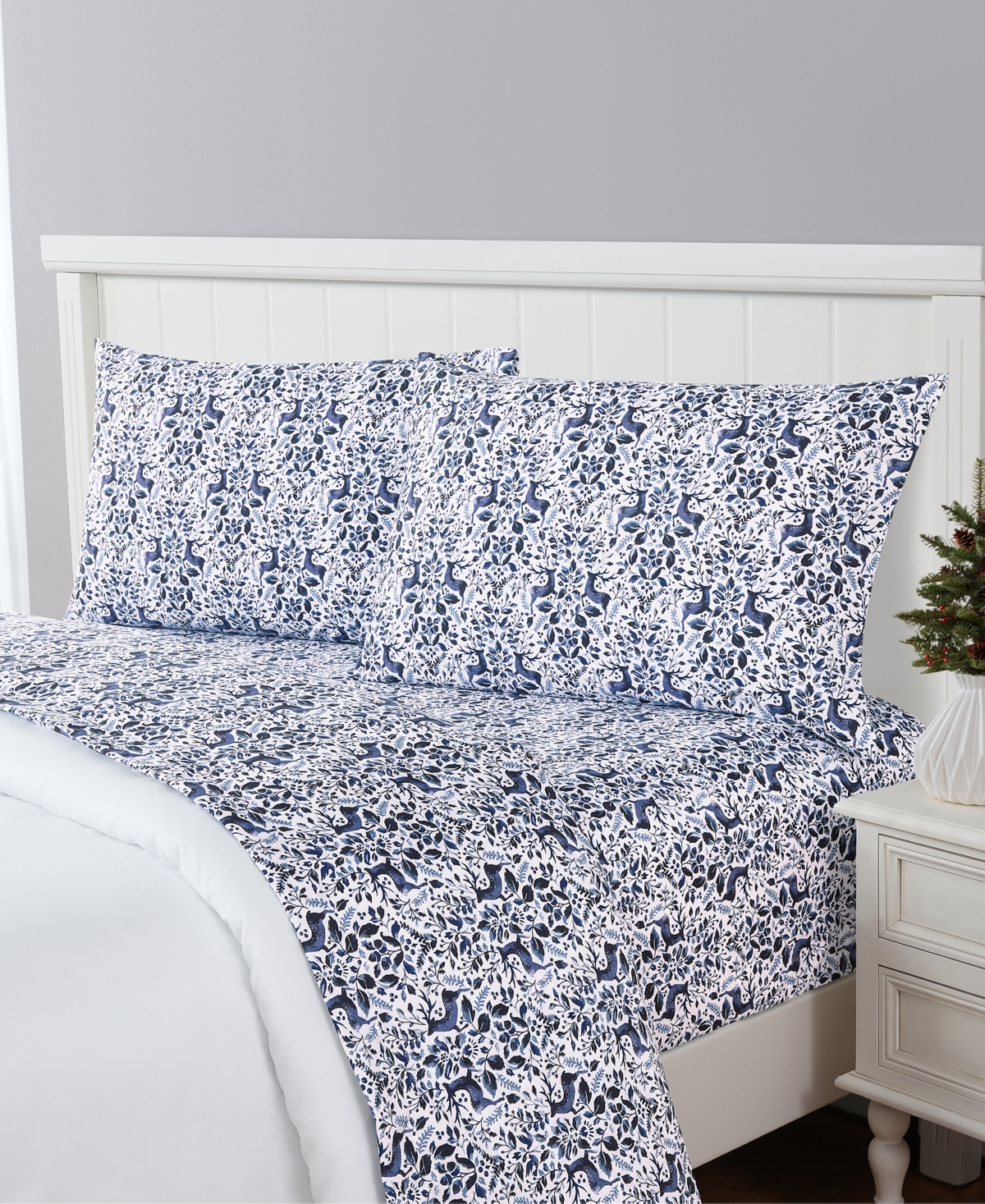Click here for Sanders Holiday Printed Microfiber 3-Pc. Sheet Set... prices