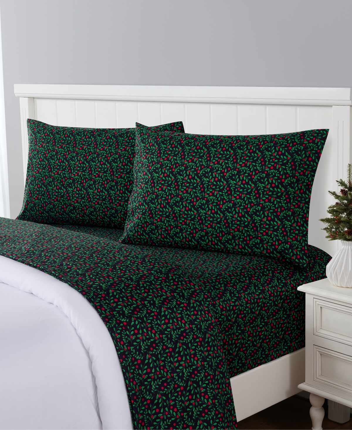 Click here for Sanders Holiday Printed Microfiber 3-Pc. Sheet Set... prices