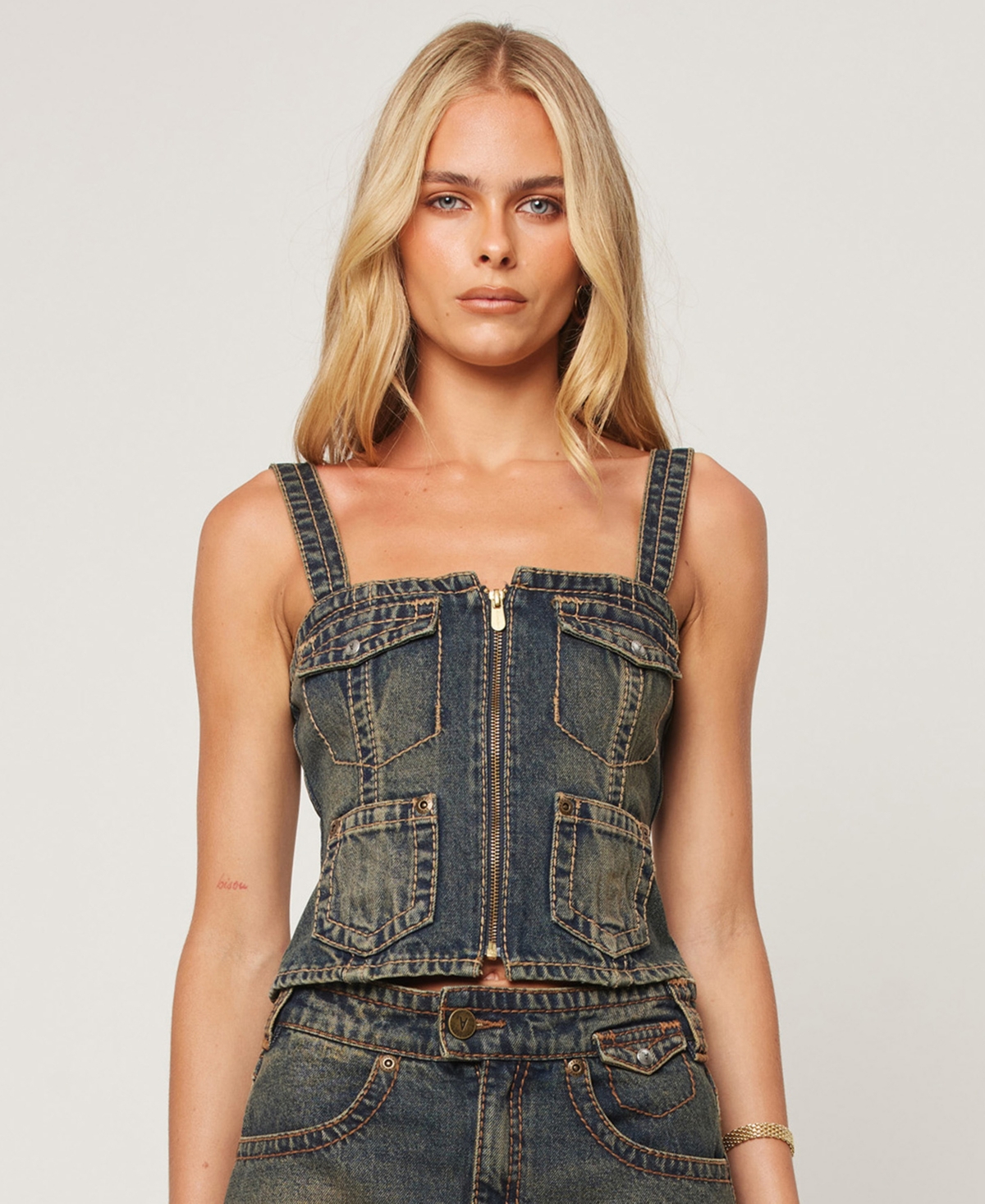 Click here for Abrand Womens Hillary Utility Sleeveless Top - Hil... prices