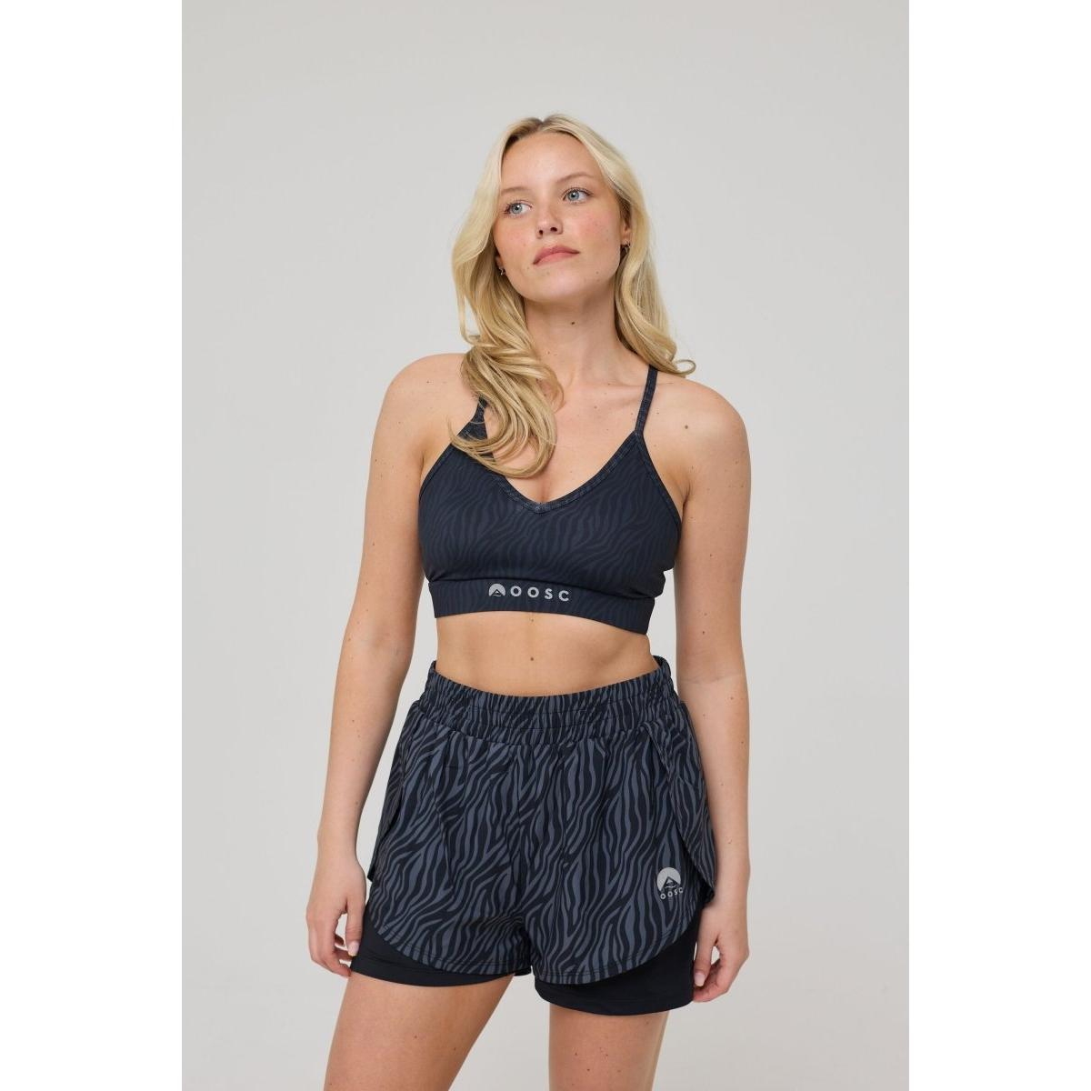 Click here for Oosc Womens Medium Support Infinite Sports Bra - B... prices
