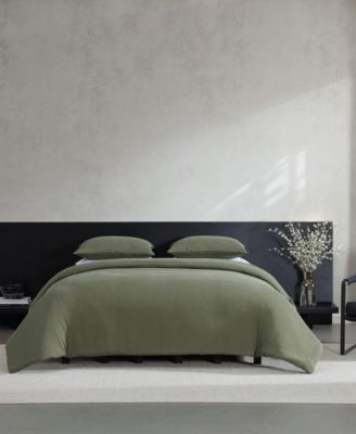 Click here for Vera Wang Carved Lines Matelasse Comforter Set prices