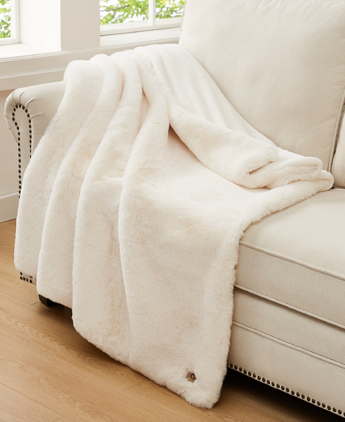 Click here for Ugg Euphoria Soft Throw  50 x 70 - Snow prices