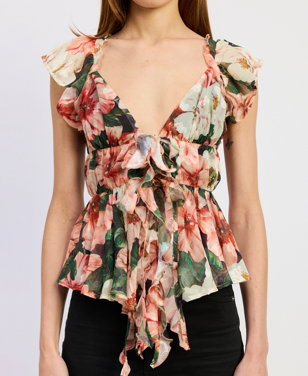 Click here for En Saison Womens Clarabell Sleeveless V-Neck Top -... prices