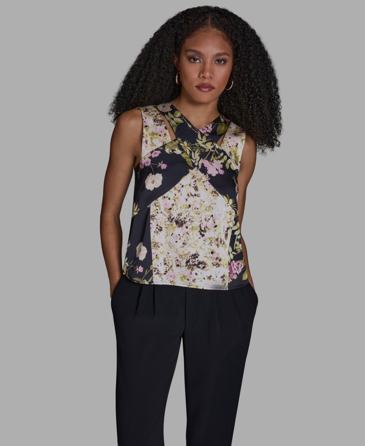 Click here for Bcbg Womens V-Neck Sleeveless Mix Print Top - Blac... prices