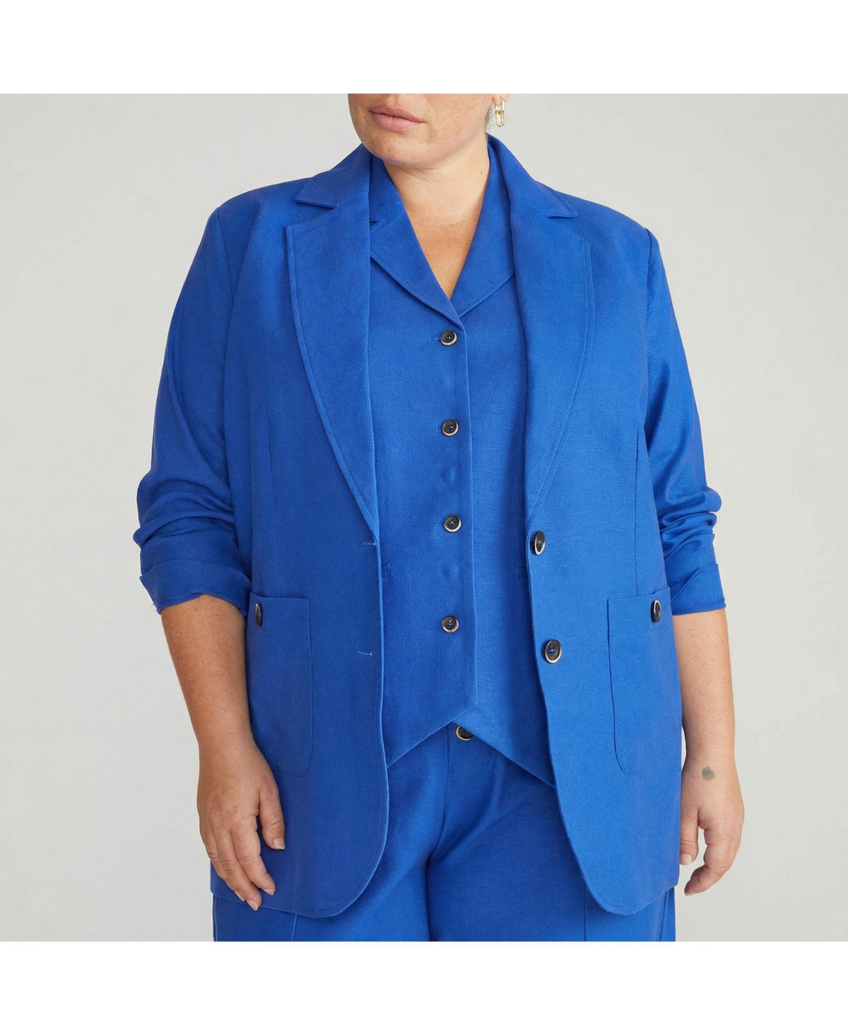 Click here for Universal Standard Plus Size Coastal Linen Blazer... prices