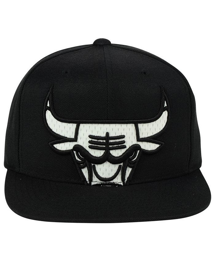 Mitchell & Ness Chicago Bulls XL Mesh Crop Snapback Cap - Macy's