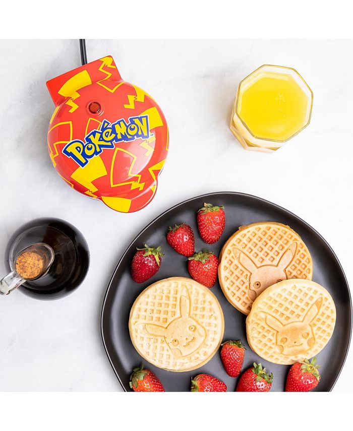Uncanny Brands Pokemon Pikachu Mini Waffle Maker - Pokemon Kitchen ...