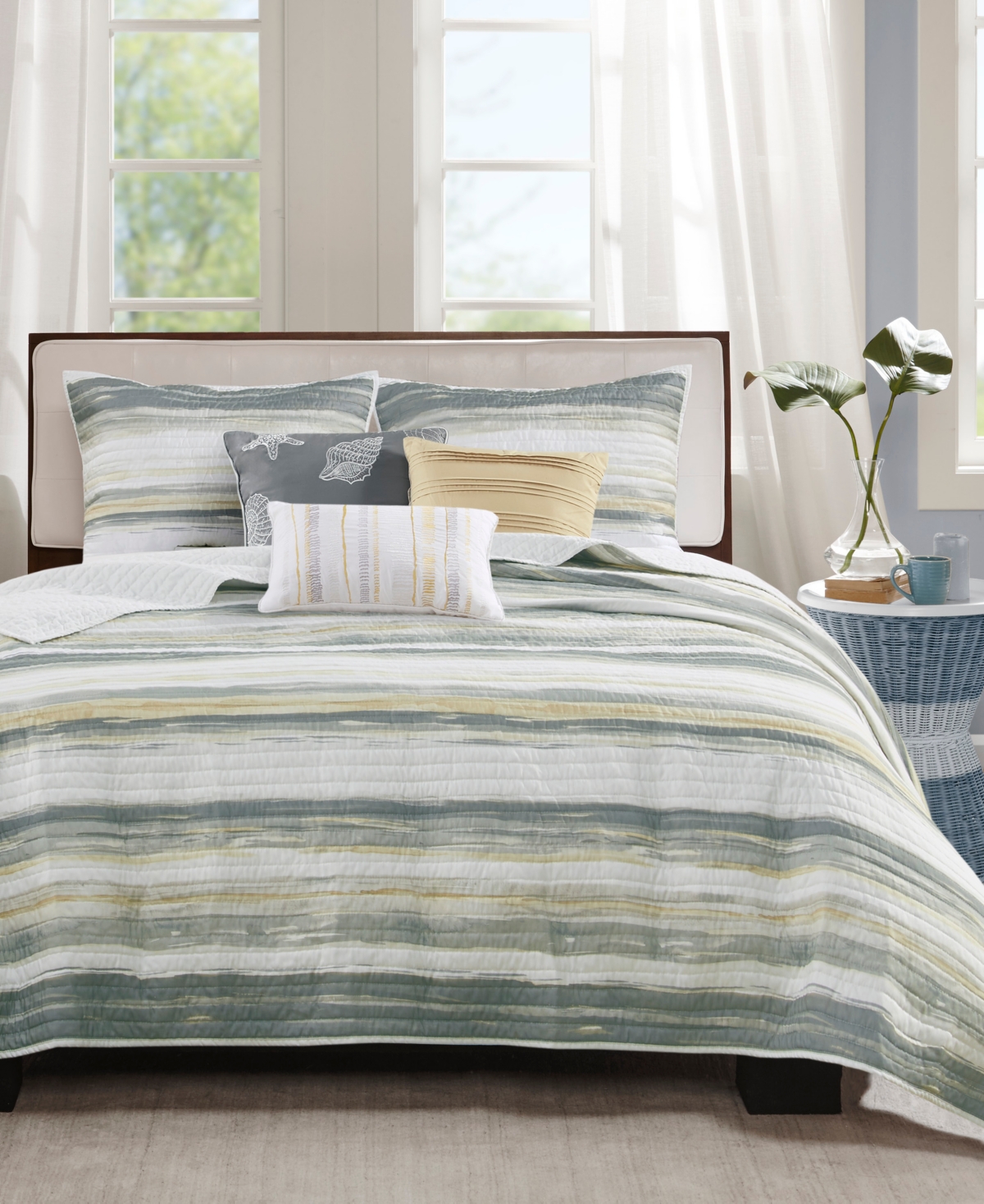 Click here for Madison Park Marina Printed 6 Piece Quilt Set  Ful... prices