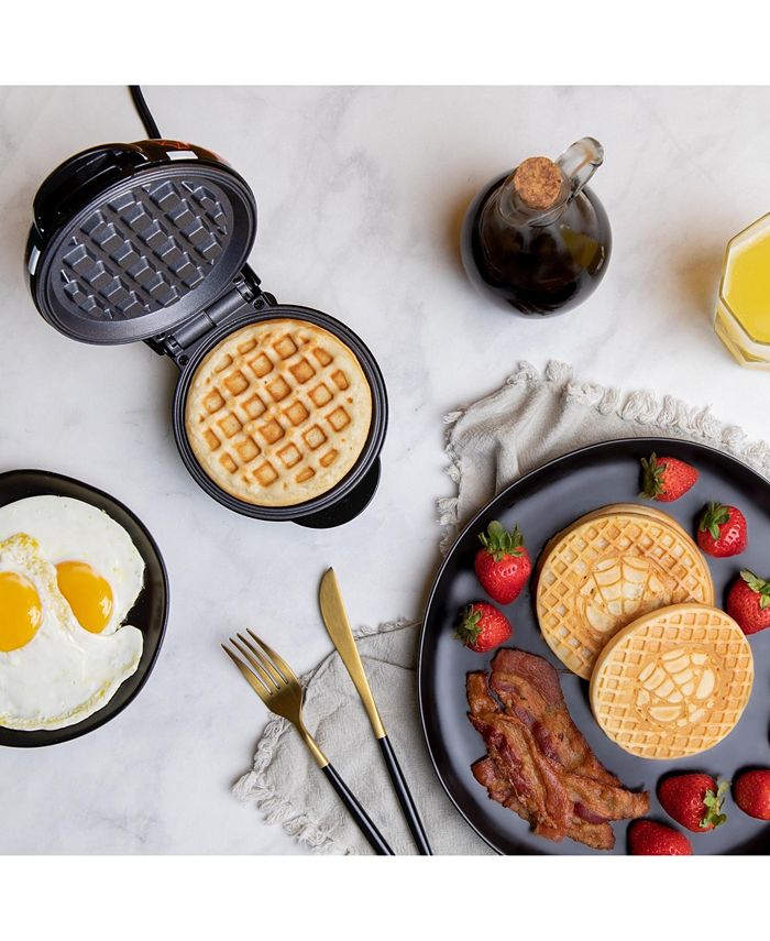 Uncanny Brands Marvel Mini Waffle Maker Set