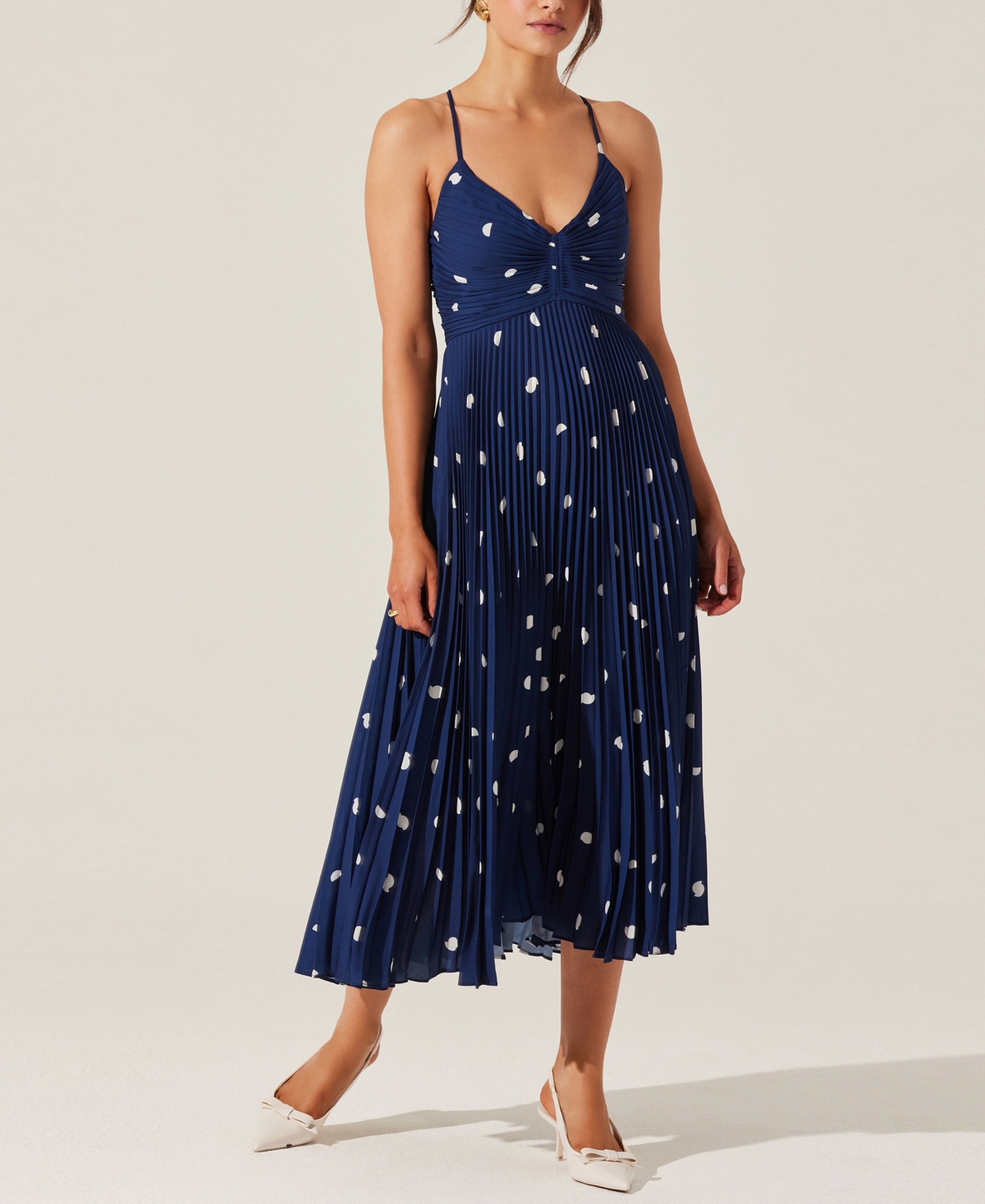 Click here for Astr the Label Womens Blythe Pleated Tie-Back Dres... prices