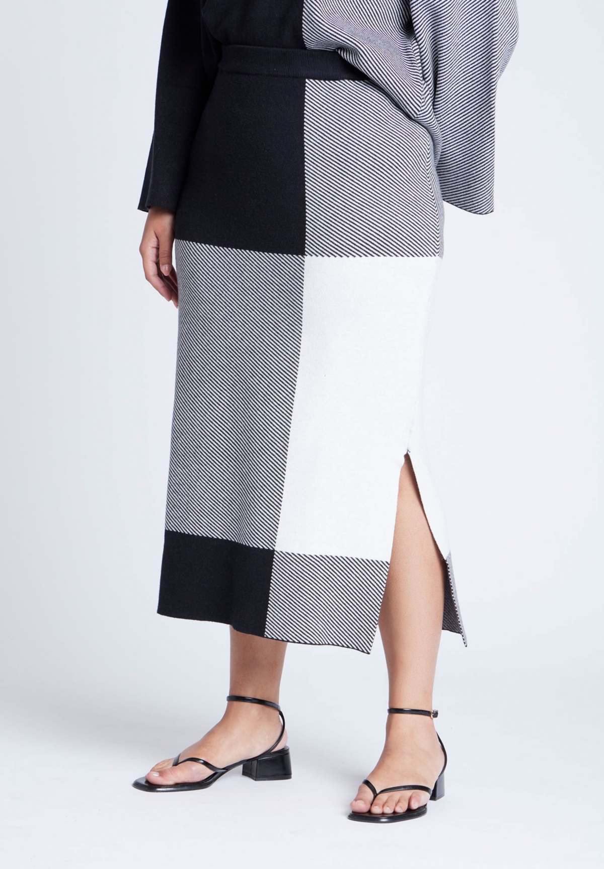 Click here for Eloquii Womens Intarsia Sweater Skirt - Plaid plea... prices