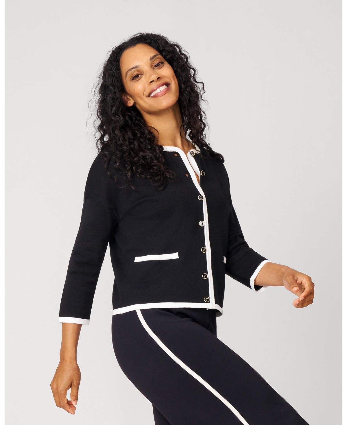 Click here for Cable & Gauge Womens Contrast Trim Crewneck Cardig... prices