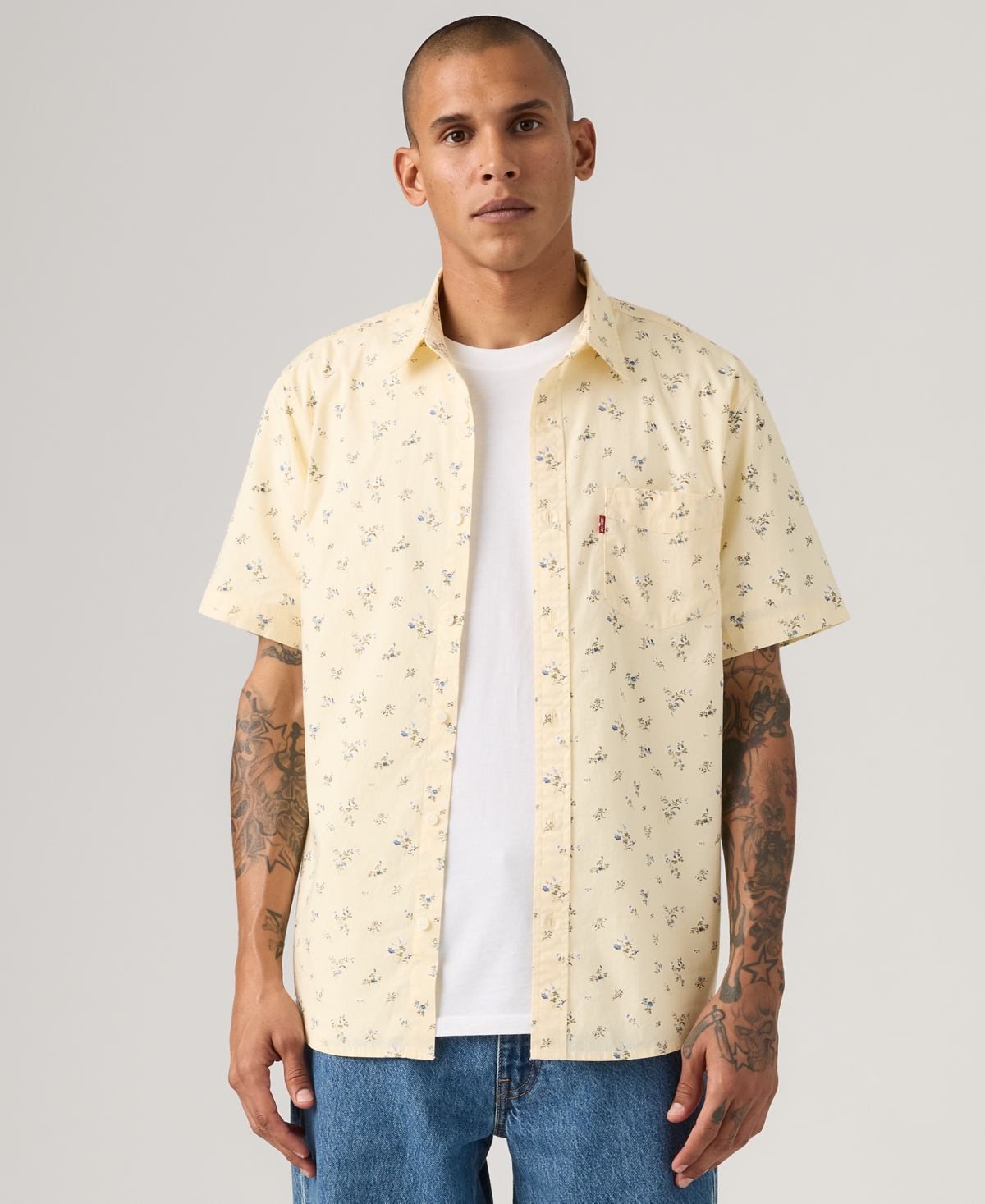 Click here for Levis Mens Classic 1 Pocket Short Sleeve Regular F... prices