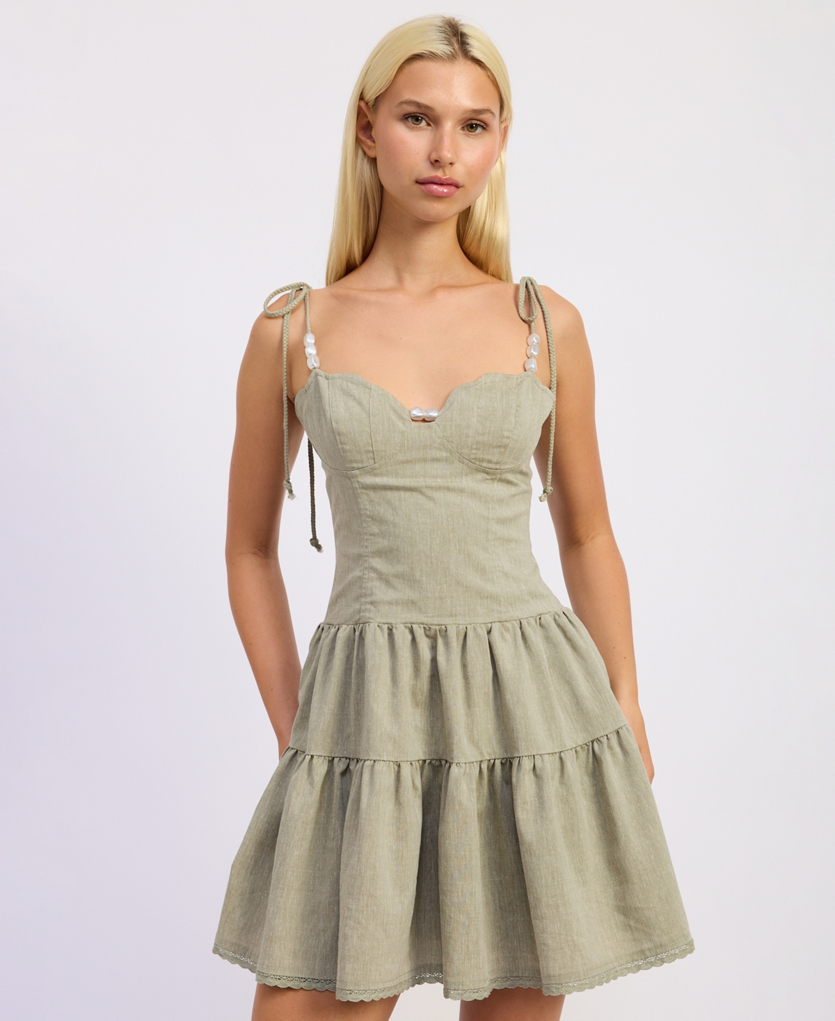 Click here for En Saison Womens Adele Sleeveless Sweetheart Neck... prices
